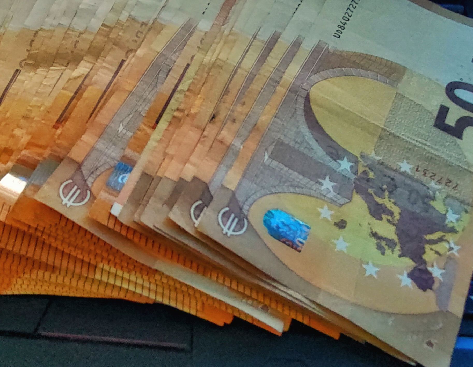 Tocmai de aia trebuie crescute salariile minime, domnilor patroni ...