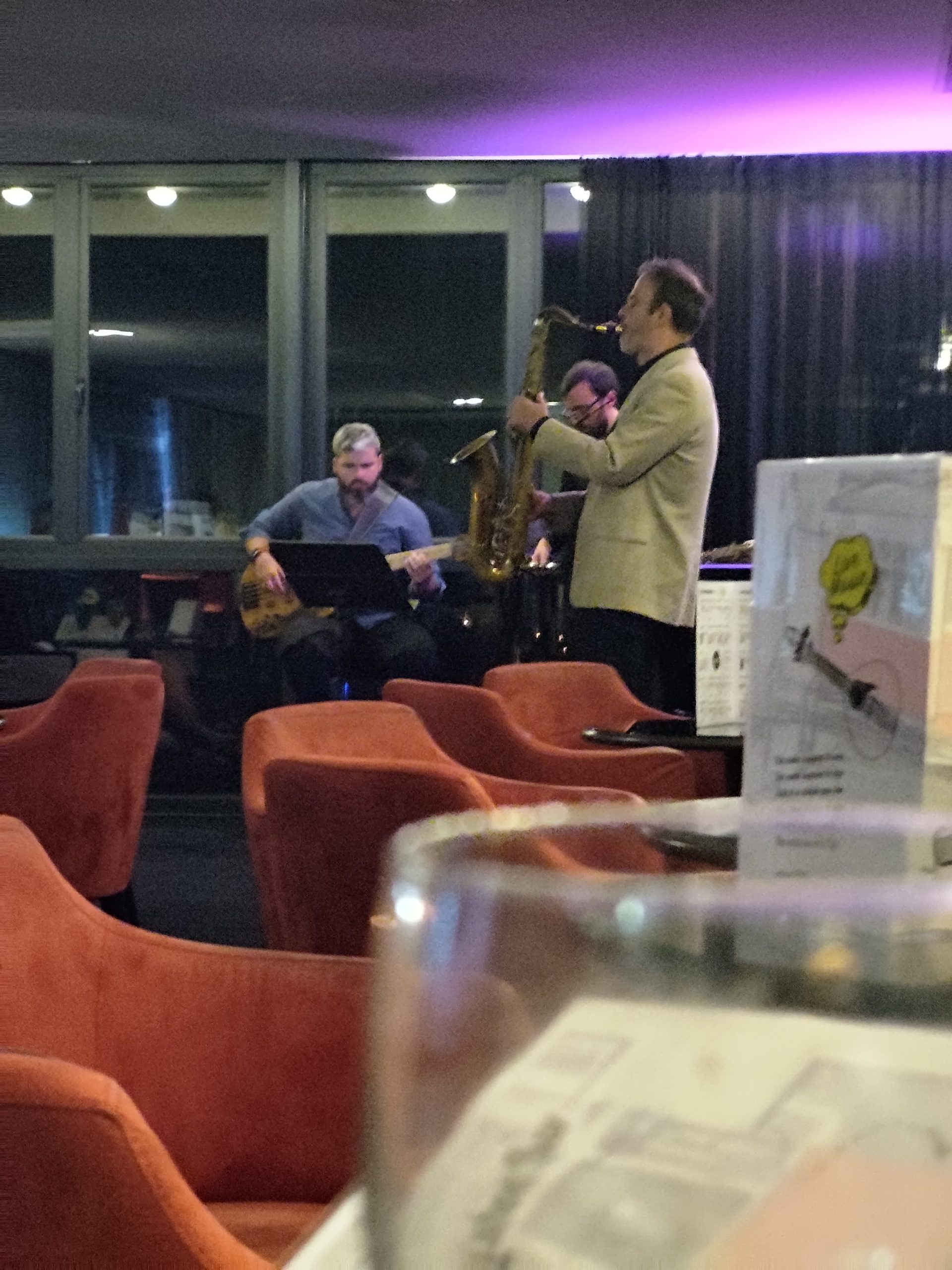 Emisiune de critică muzicală: Gez – Blogul unui om insurat